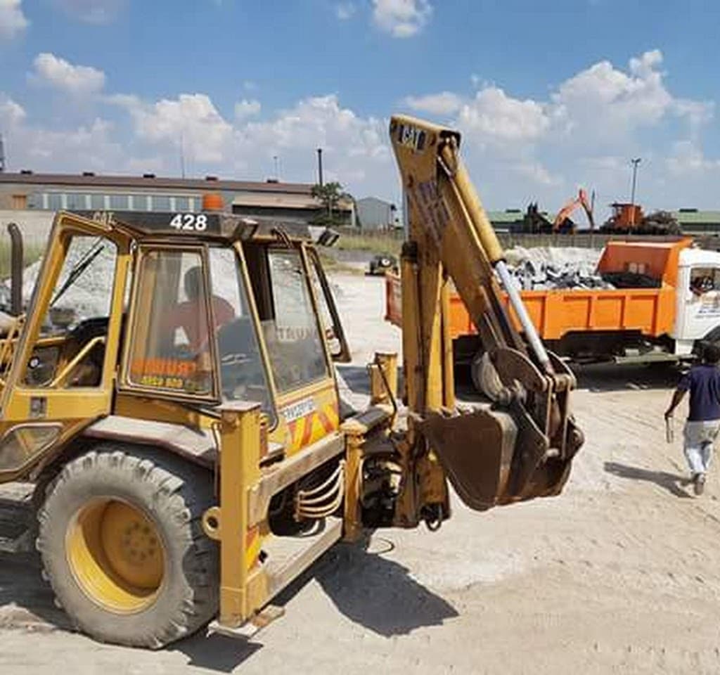 STRUWIG TOPSOIL, TLB AND TIPPER HIRE. - TLB and Plant Machinery